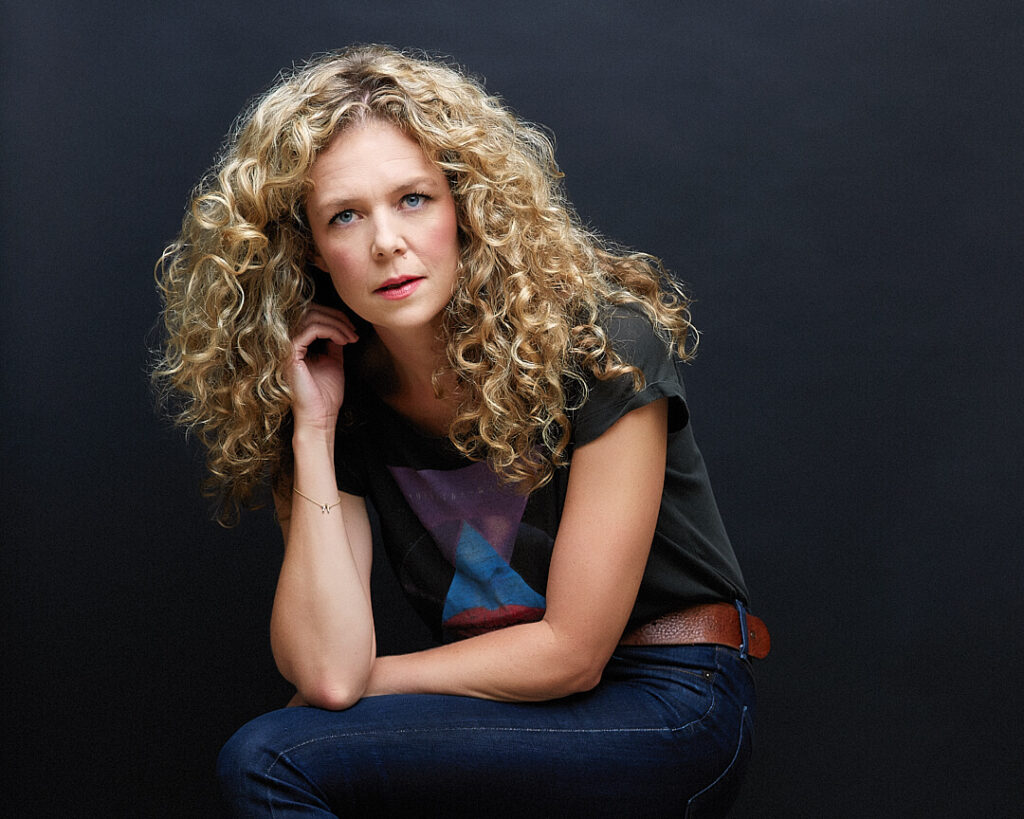 Juno Rinaldi wird von einer berufstätigen Mutter zur Talkshow-Moderatorin